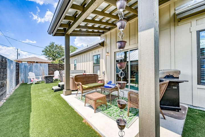 The Ricardo W/hot-tub-grill-firepit! - Fredericksburg, TX