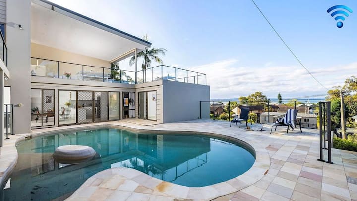 Coastal Breezes – Water Views, Swimming Pool, Walk - Nelson Bay