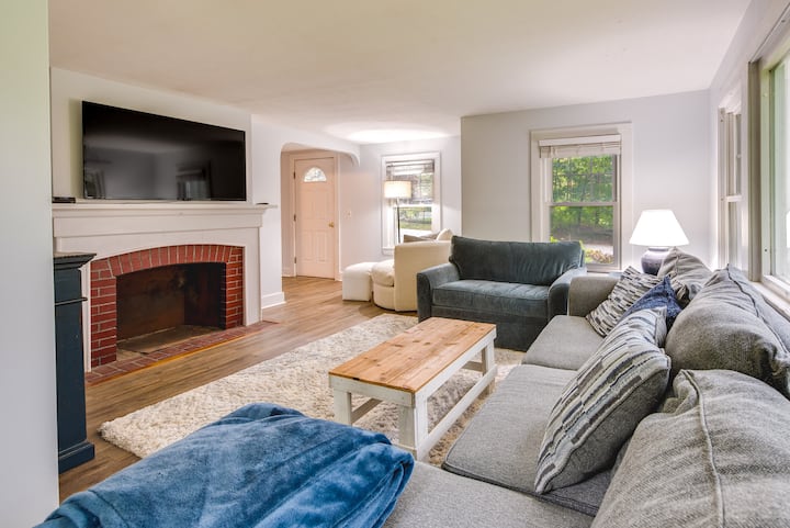 Near Beach: Coastal Maine Getaway W/ Yard - Ogunquit, ME