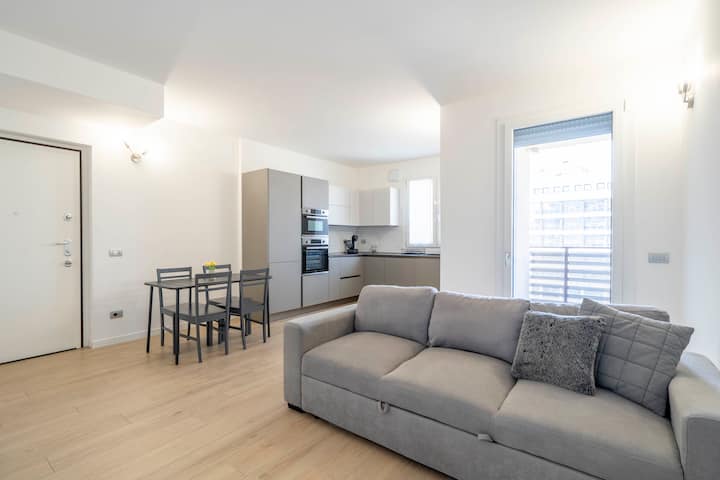 Jusqu’à 5 Personnes | Terrasse Privée & Garage - Aéroport de Milan Linate (LIN)