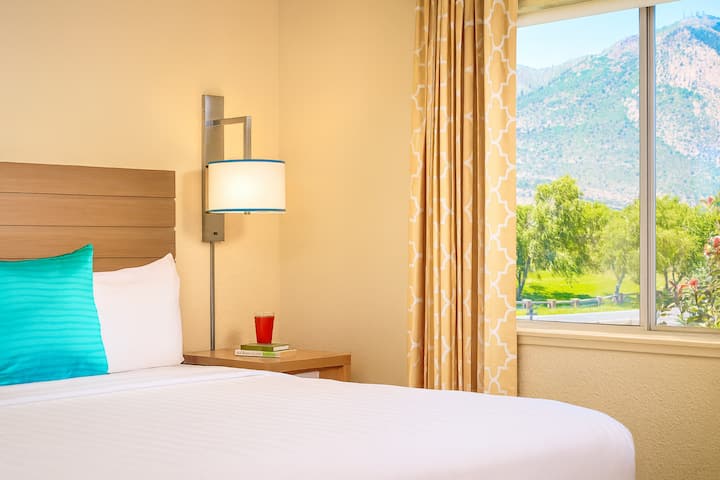 2 Pet-friendly Units With Outdoor Swimming Pool! - Flagstaff, AZ