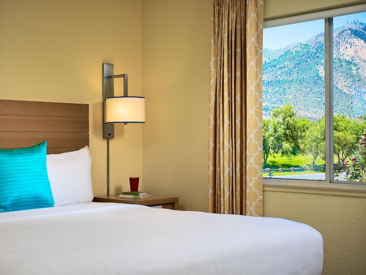 3 Modern Pet-friendly Units With Swimming Pool! - Flagstaff