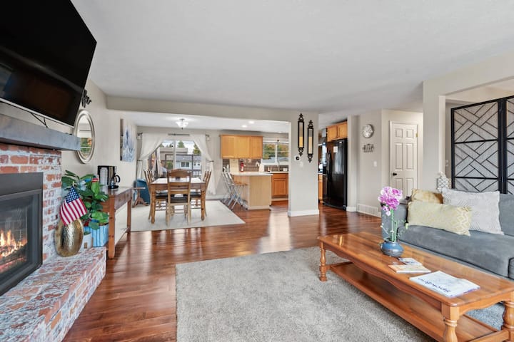 The Spot | Chill South Hill Vibes + Pool Table - Spokane, WA