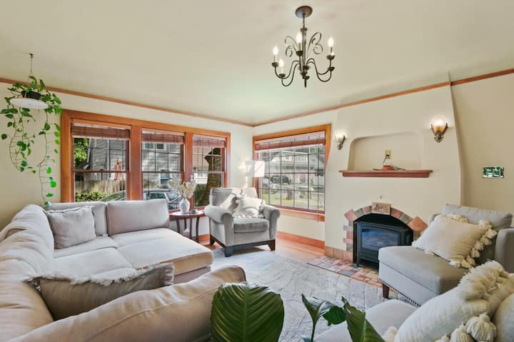 Charming Audubon Park Bungalow - Riverside State Park, Nine Mile Falls