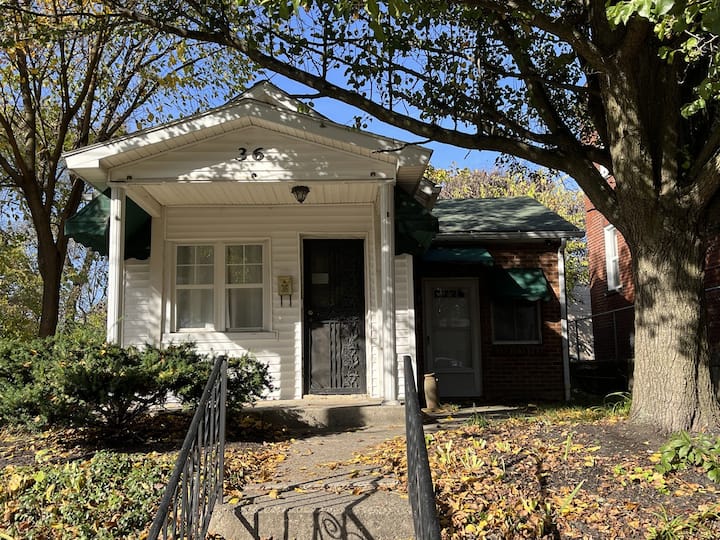 Hudson Cottage | Fast Wifi! - Columbus, OH