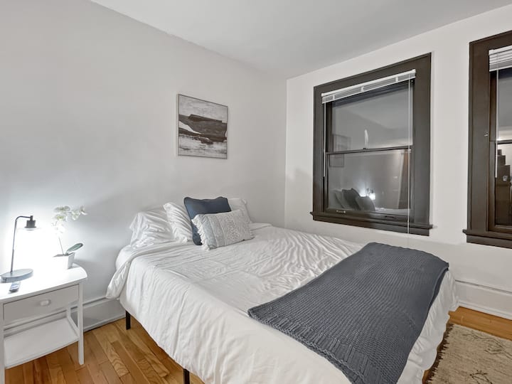 Quiet 1 Bed Studio Heart Of Downtown - Des Moines, IA
