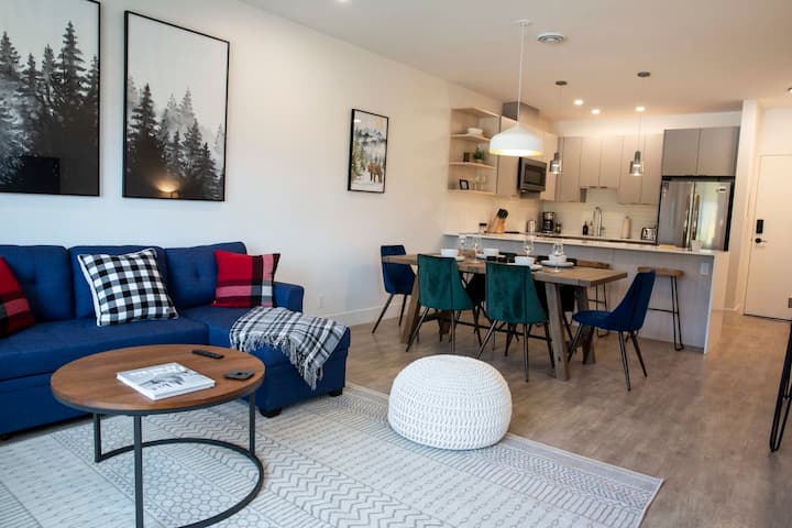 Domino Condo - Bunk Bed & Hot Tub - Revelstoke