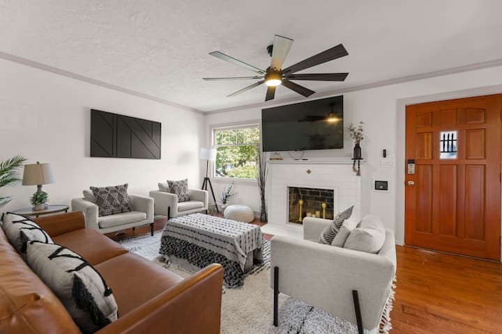 Timeless Historic Home Near Downtown - Portland, OR