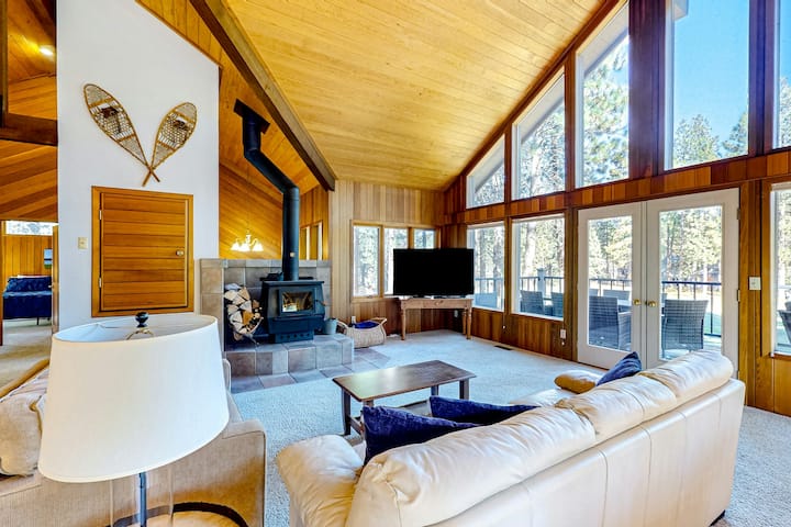 3br Tree-lined Home With Wood Stove, Pool Acccess - Sisters, OR