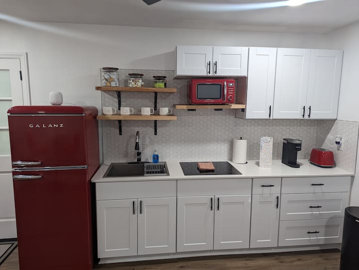 Newly Renovated Studio - Close To Wakemed Raleigh - Raleigh, NC