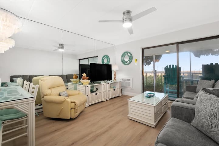 One Bedroom Oceanfront Condo W/ Easy Beach Access - Fenwick Island, DE