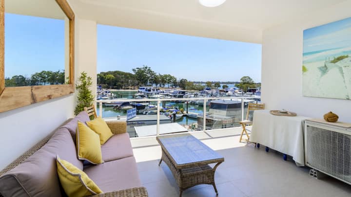 Three Bedroom Harbourside Retreat - Sandstone Point