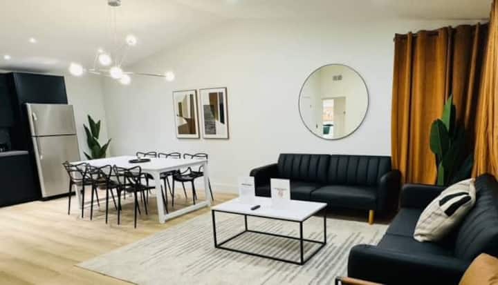 Fully Renovated 2 Bedroom Condo Near Downtown Las - Las Vegas