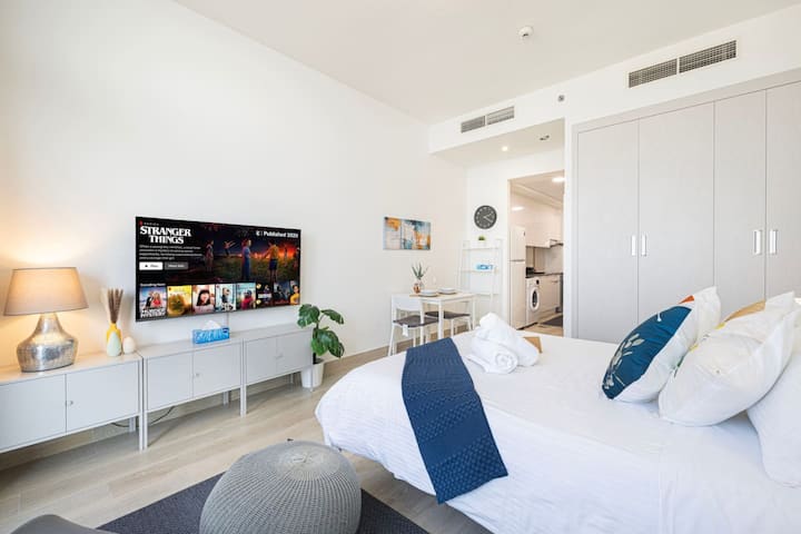 High Floor Studio In Jvc W/marina Views & Pool - Dubaj