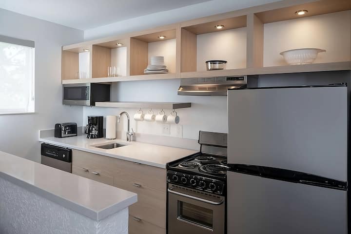 Three Large Pet-friendly Units W/ Full Kitchens! - Fairfax, VA