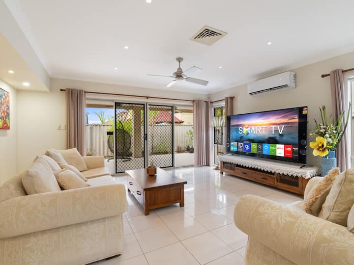 Private Cinema! 5beds Spacious Villa Near Shops - Brisbane