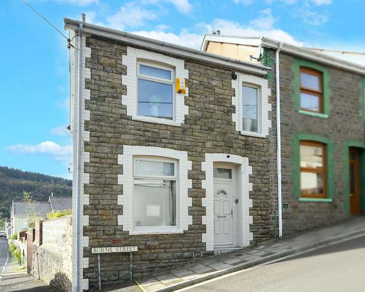 Poet's Cottage:  Breathtaking Aberdare Heritage - South Wales