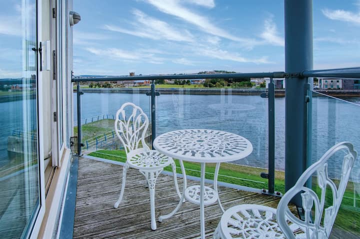 The Penthouse - 3 Bedroom Apartment - Llanelli - Llanelli