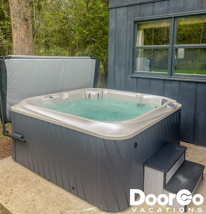 Secluded! Hottub, Arcads, Fireplace! Lake Access! - Door County, WI