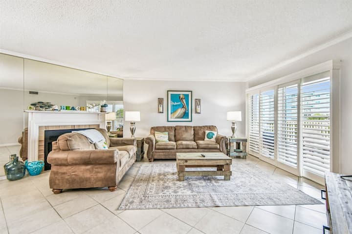 Beach Cottages Condo On The Beach! - Indian Shores, FL