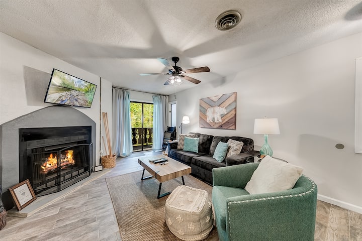 River's Song Condo- Convenient For Walking - Helen, GA