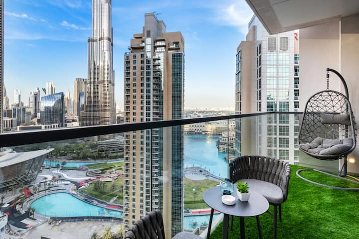 Expansive 7-bed Apt Overlooking Burj & Fountains - دبي