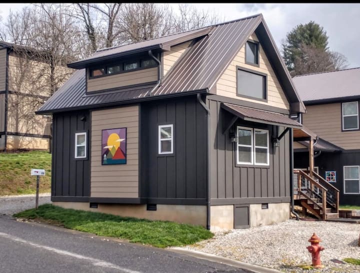 Bryson City Tiny Home - Walk To It All! - Bryson City, NC