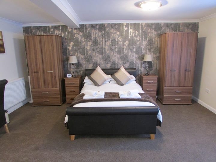 Family Ensuite With Shower At The Southgate B & B - Filey
