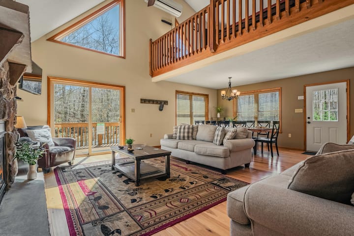 Hickory Haven By Avantstay | Hot Tub + Game Room - Albrightsville, PA