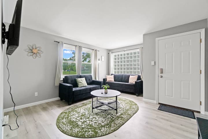 1br Downtown Fort Wayne Apt – Free Parking - Fort Wayne, IN