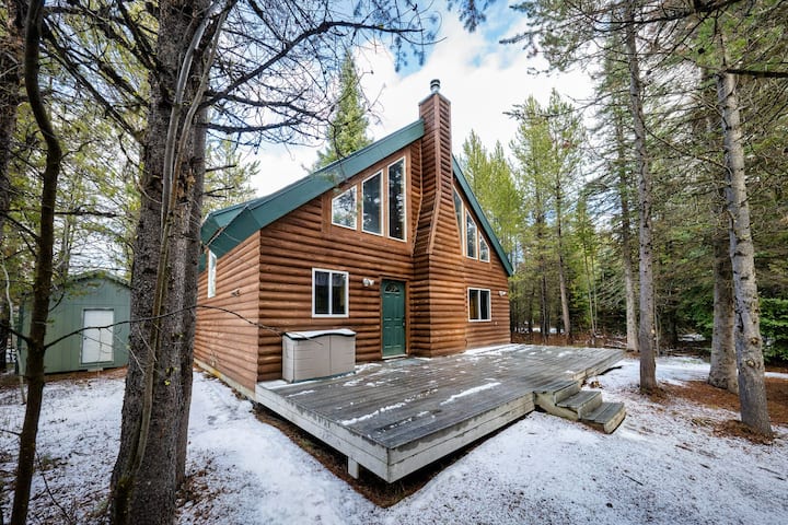 Wildwood Getaway - Just Steps From Lake Cascade - Tamarack Ski Resort, ID