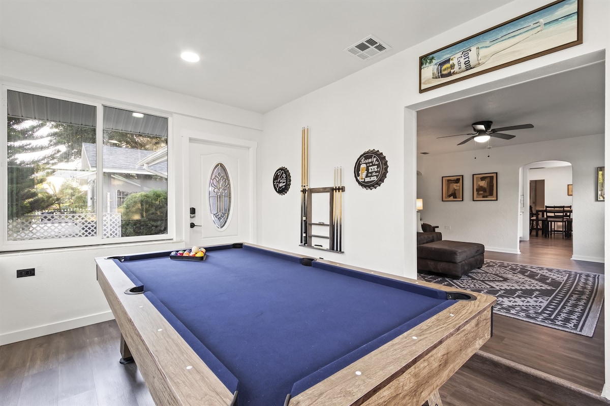 Lowry Park Retreat -Pool Table-Arcade-Fast Wifi - Houses for Rent in ...