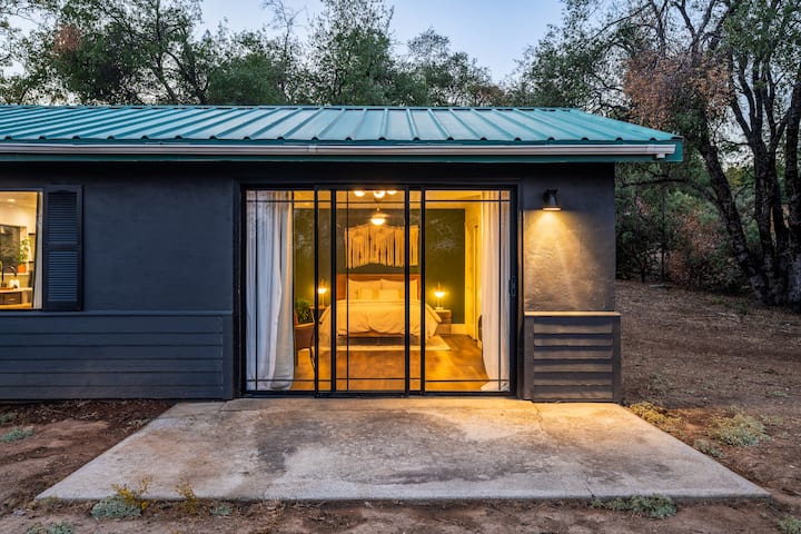 Romantic Stargazing Cabin | Manzanita Rest - Yosemite National Park, CA