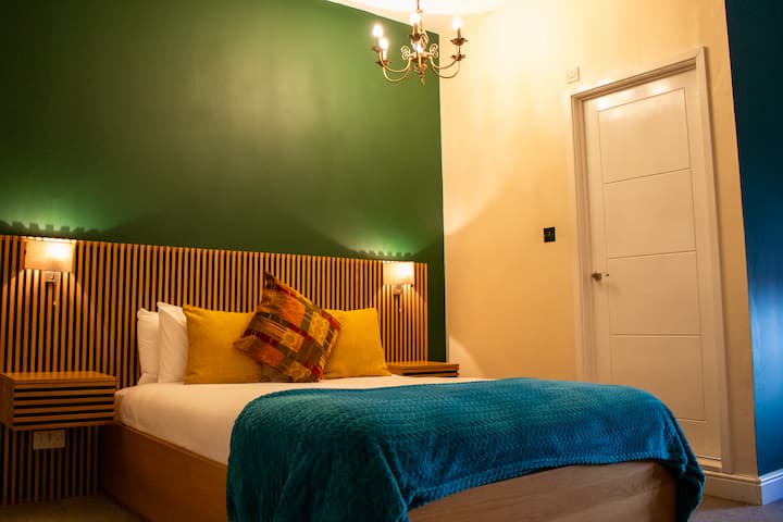 The Victorian Suite @ The Historic Scole Inn Hotel - Diss