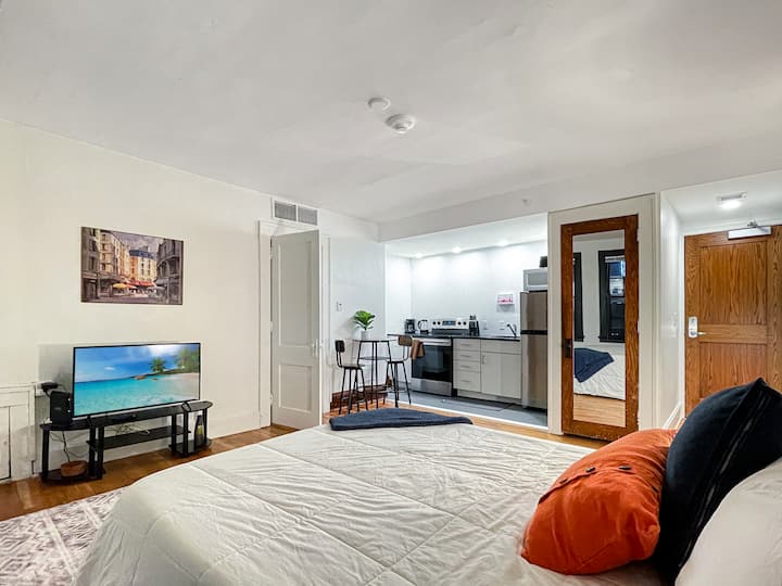 Quiet Studio On Grand - Downtown Dsm! - Des Moines, IA