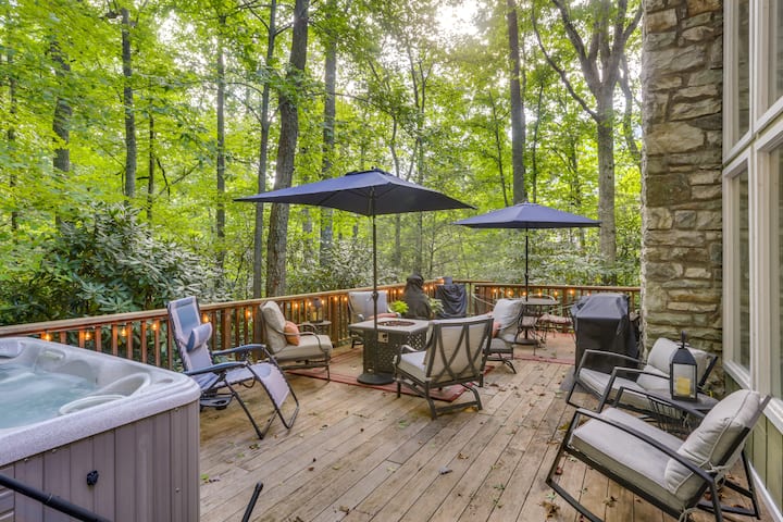Well-appointed Boone Home W/ Hot Tub + Gas Grill - ブーン, NC