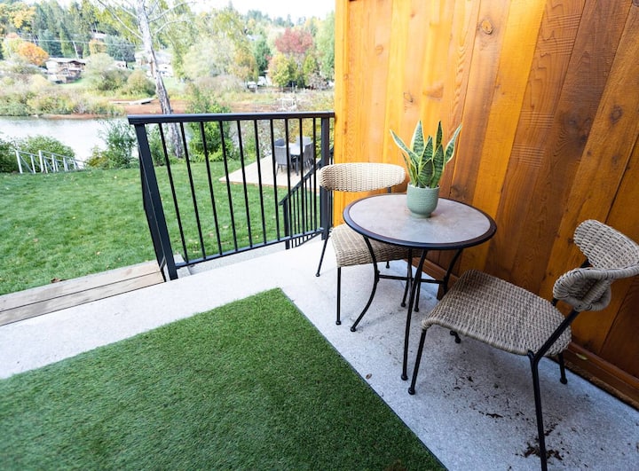 Studio At Riverside Boutique Motel - Unit 6 - Lake Cowichan
