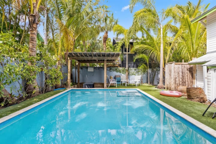 7br Resort W/ Heated Pool! .5 Miles From Downtown! - West Palm Beach, FL