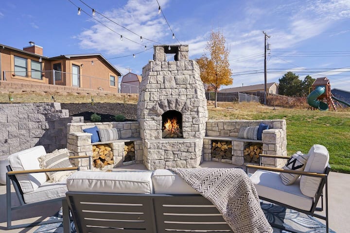 Huge Family Home W/hot Tub/perfect Location/views! - Colorado