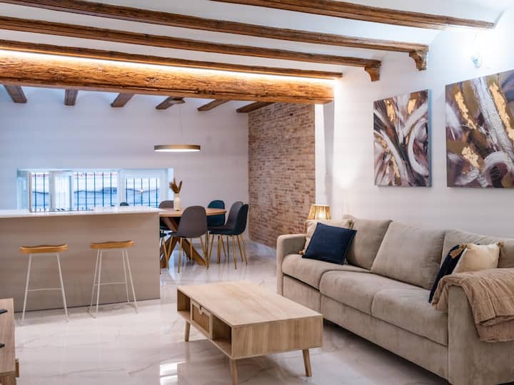 C. Las Cestas Central Market, Familias - Mid Term - Valencia