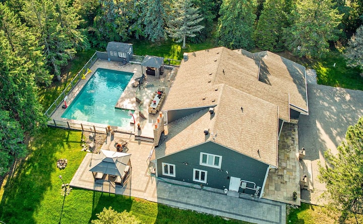 Family Luxury Retreat W/ Hot Tub - Ontario