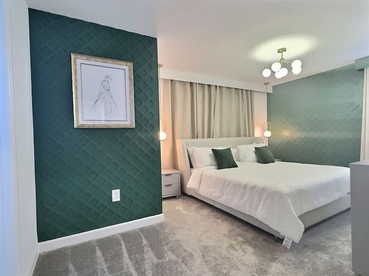 Storey Lake Townhouse: Steps From Disney Magic! - Kissimmee, FL