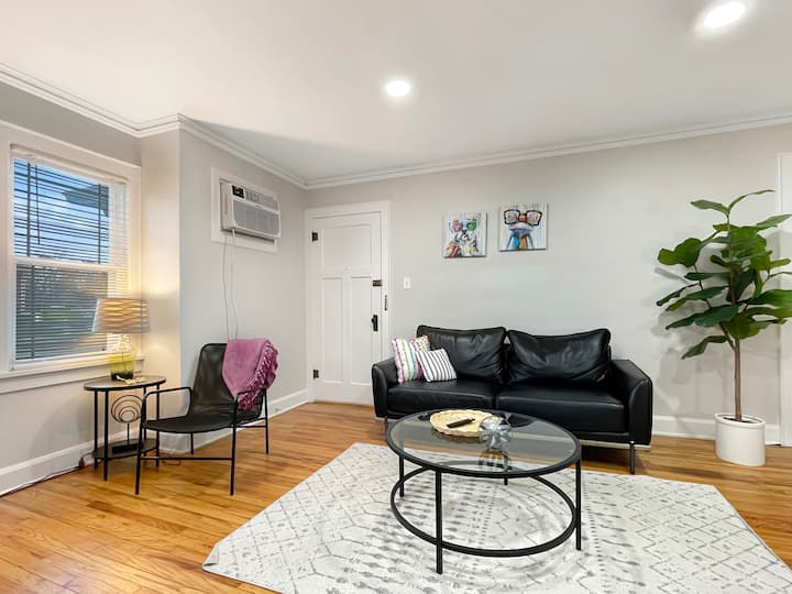 Fun & Charming 1br Apt Near Drake - Walnut Woods State Park, West Des Moines