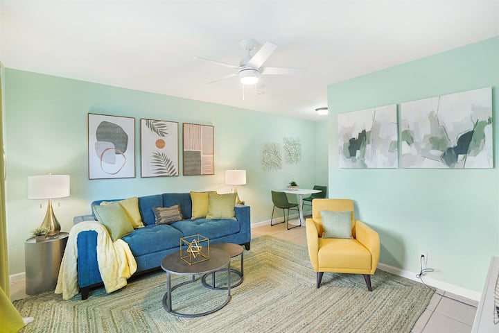 Steps To The Beach! Free Shuttle! Stylish Design - Pompano Beach
