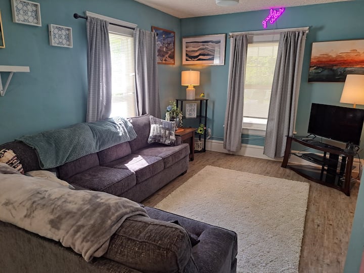 Updated Spacious & Stylish 3-b 2-bath Home Akron - Akron, OH