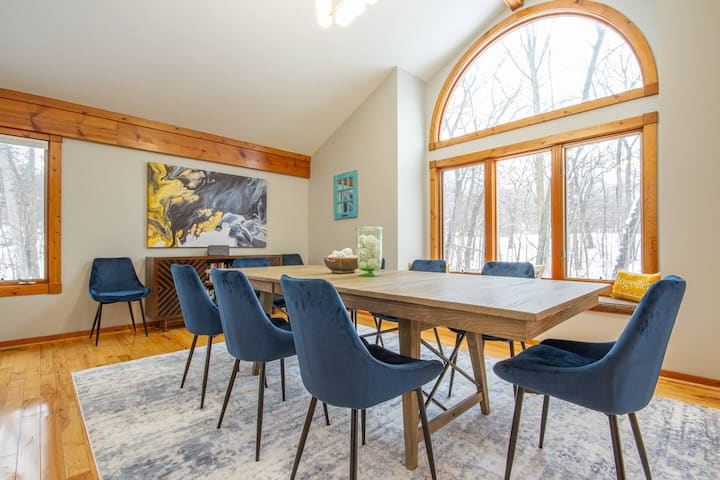 Spacious Galena Retreat | Hot Tub & Pool Table - Galena, IL