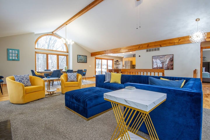Modern Spacious 4 Bedroom Retreat With 3 En-suites - Galena, IL