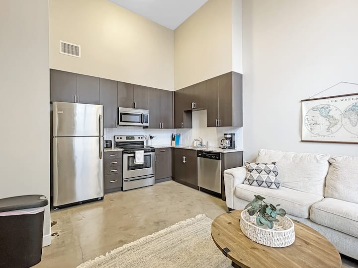 Large 1 Bed Apt In The Heart Of Downtown - Des Moines, IA