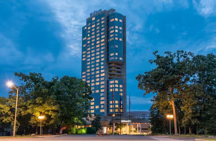 Near Reagan Airport | City Views. Sushi Bar + Pool - Alexandria, VA