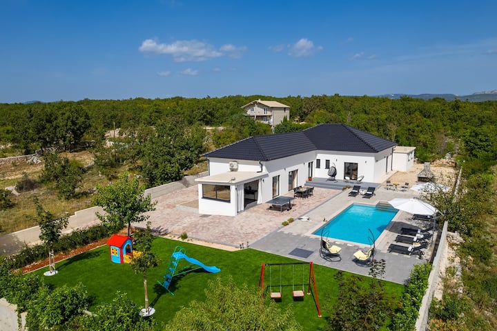 Villa Lukas With 44m2 Heated Pool - Imotski